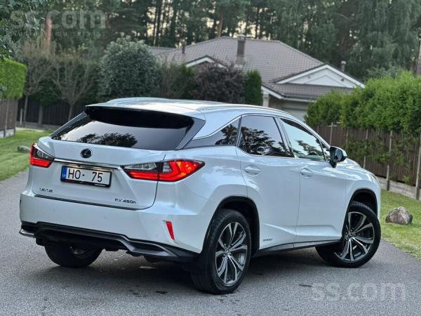 White Lexus RX 2018 in Riga, with an engine capacity of 3.50 L and mileage of 140 thousand km for 29950 €, photo 3 on AUTOMOTO.COM.LV