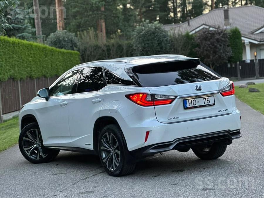 White Lexus RX 2018 in Riga, with an engine capacity of 3.50 L and mileage of 140 thousand km for 29950 €, photo 5 on AUTOMOTO.COM.LV
