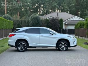 White Lexus RX 2018 in Riga, with an engine capacity of 3.50 L and mileage of 140 thousand km for 29950 €, photo 6 on AUTOMOTO.COM.LV