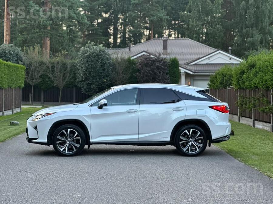 White Lexus RX 2018 in Riga, with an engine capacity of 3.50 L and mileage of 140 thousand km for 29950 €, photo 7 on AUTOMOTO.COM.LV