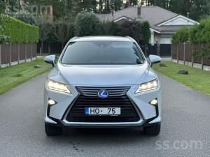 White Lexus RX 2018 in Riga, with an engine capacity of 3.50 L and mileage of 140 thousand km for 29950 €, photo 8 on AUTOMOTO.COM.LV