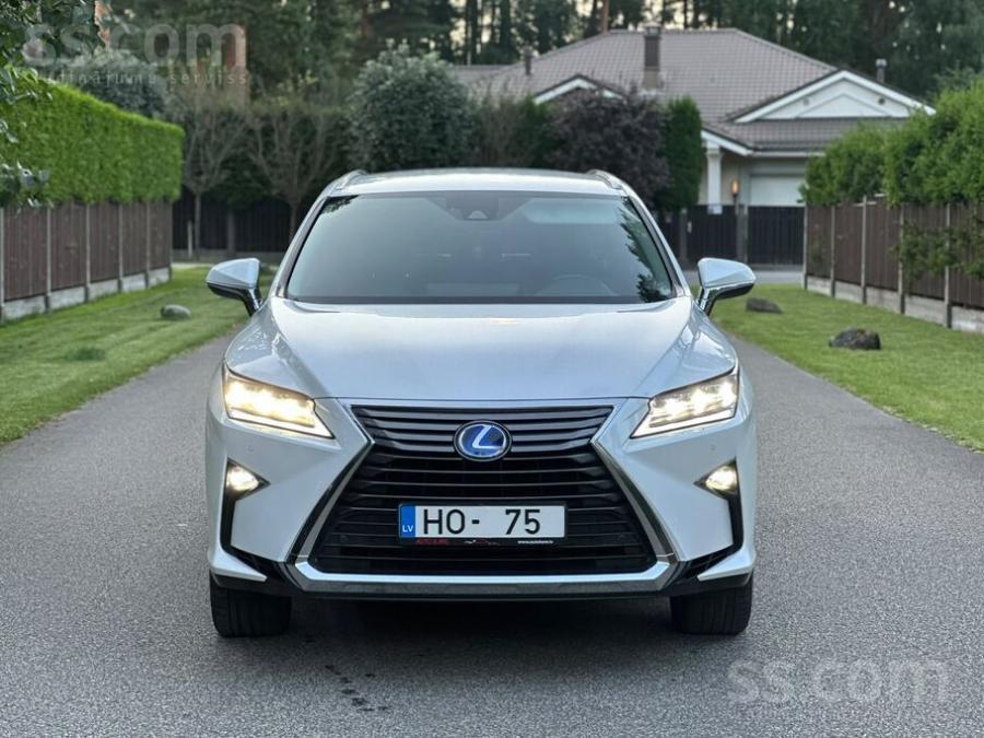 White Lexus RX 2018 in Riga, with an engine capacity of 3.50 L and mileage of 140 thousand km for 29950 €, photo 8 on AUTOMOTO.COM.LV