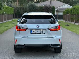 White Lexus RX 2018 in Riga, with an engine capacity of 3.50 L and mileage of 140 thousand km for 29950 €, photo 9 on AUTOMOTO.COM.LV