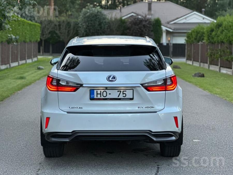 White Lexus RX 2018 in Riga, with an engine capacity of 3.50 L and mileage of 140 thousand km for 29950 €, photo 9 on AUTOMOTO.COM.LV