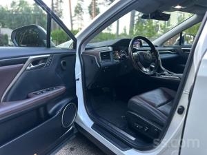 White Lexus RX 2018 in Riga, with an engine capacity of 3.50 L and mileage of 140 thousand km for 29950 €, photo 10 on AUTOMOTO.COM.LV