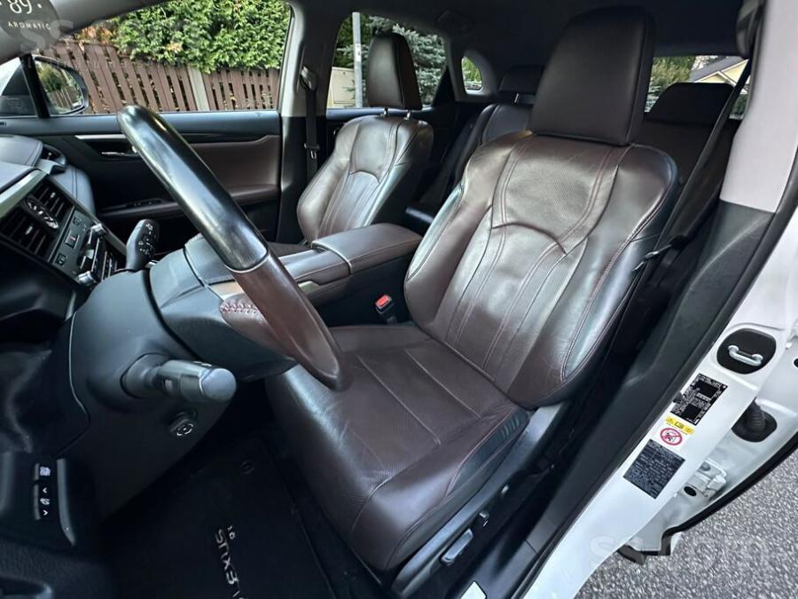 White Lexus RX 2018 in Riga, with an engine capacity of 3.50 L and mileage of 140 thousand km for 29950 €, photo 12 on AUTOMOTO.COM.LV