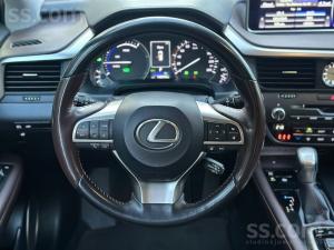 White Lexus RX 2018 in Riga, with an engine capacity of 3.50 L and mileage of 140 thousand km for 29950 €, photo 13 on AUTOMOTO.COM.LV