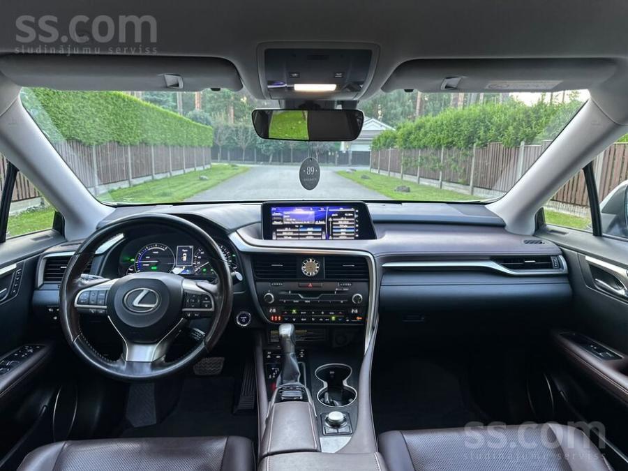 White Lexus RX 2018 in Riga, with an engine capacity of 3.50 L and mileage of 140 thousand km for 29950 €, photo 17 on AUTOMOTO.COM.LV