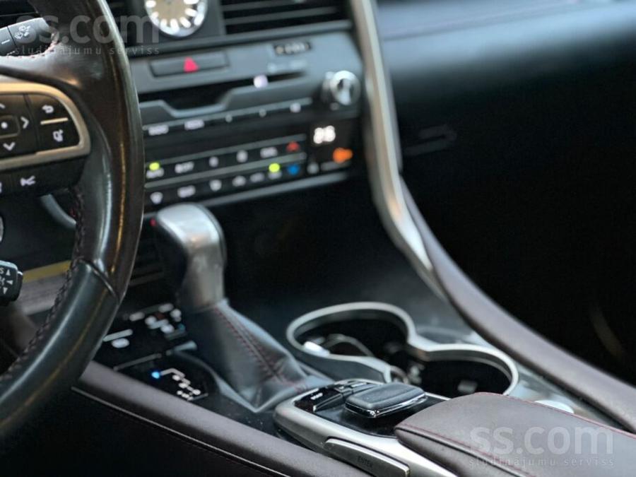 White Lexus RX 2018 in Riga, with an engine capacity of 3.50 L and mileage of 140 thousand km for 29950 €, photo 18 on AUTOMOTO.COM.LV