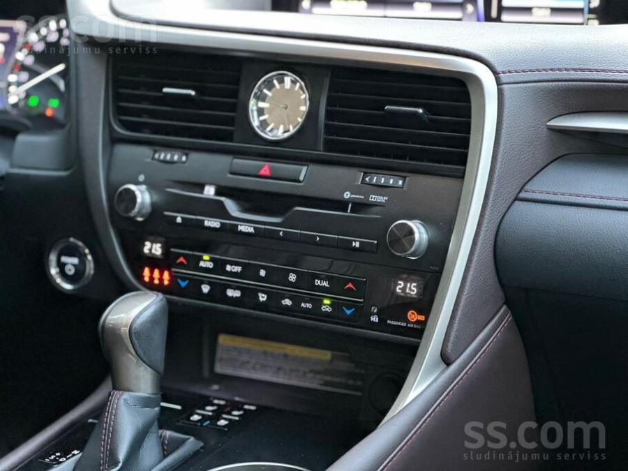 White Lexus RX 2018 in Riga, with an engine capacity of 3.50 L and mileage of 140 thousand km for 29950 €, photo 21 on AUTOMOTO.COM.LV