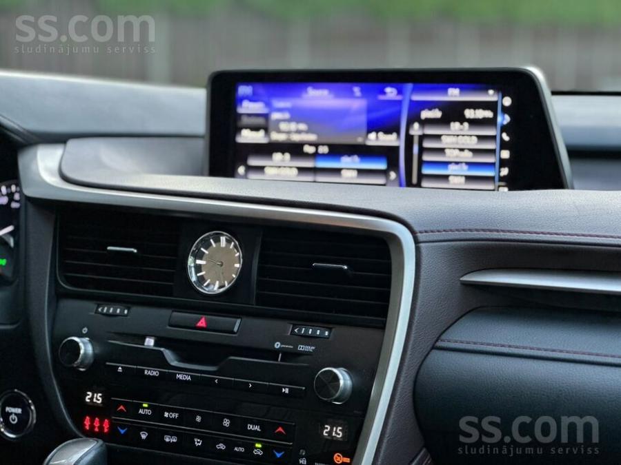 White Lexus RX 2018 in Riga, with an engine capacity of 3.50 L and mileage of 140 thousand km for 29950 €, photo 23 on AUTOMOTO.COM.LV