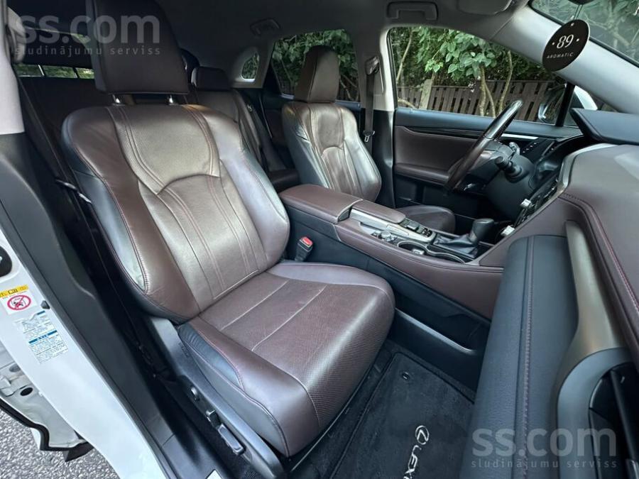 White Lexus RX 2018 in Riga, with an engine capacity of 3.50 L and mileage of 140 thousand km for 29950 €, photo 29 on AUTOMOTO.COM.LV