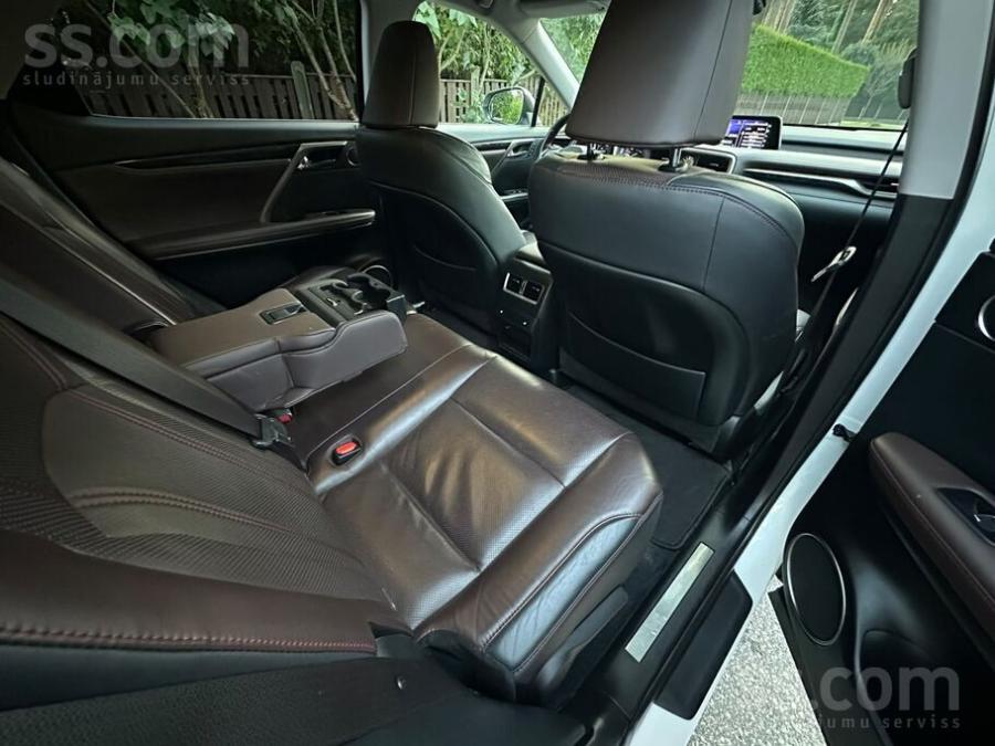 White Lexus RX 2018 in Riga, with an engine capacity of 3.50 L and mileage of 140 thousand km for 29950 €, photo 31 on AUTOMOTO.COM.LV
