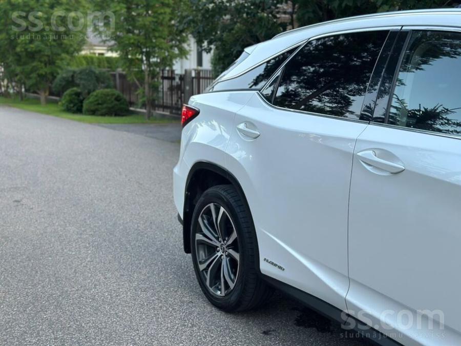 White Lexus RX 2018 in Riga, with an engine capacity of 3.50 L and mileage of 140 thousand km for 29950 €, photo 32 on AUTOMOTO.COM.LV