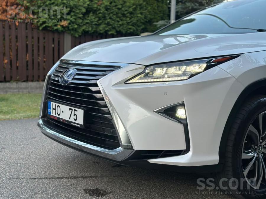 White Lexus RX 2018 in Riga, with an engine capacity of 3.50 L and mileage of 140 thousand km for 29950 €, photo 35 on AUTOMOTO.COM.LV