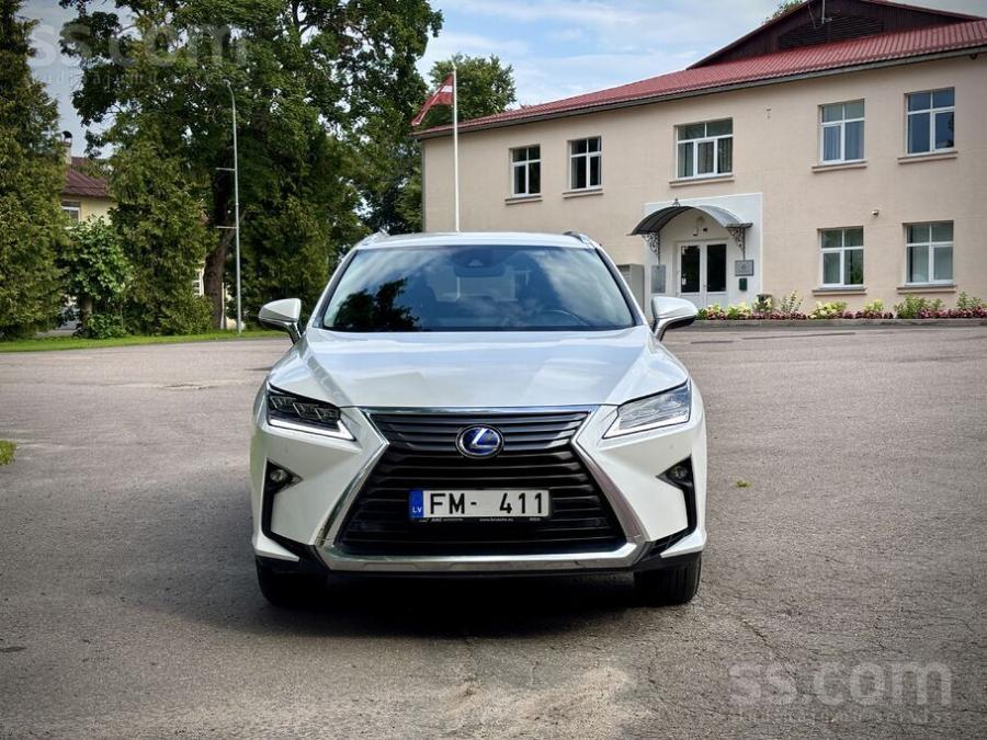 White Lexus RX 2018 in Riga, with an engine capacity of 3.50 L and mileage of 235 thousand km for 26900 €, photo 3 on AUTOMOTO.COM.LV
