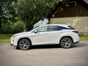 White Lexus RX 2018 in Riga, with an engine capacity of 3.50 L and mileage of 235 thousand km for 26900 €, photo 5 on AUTOMOTO.COM.LV