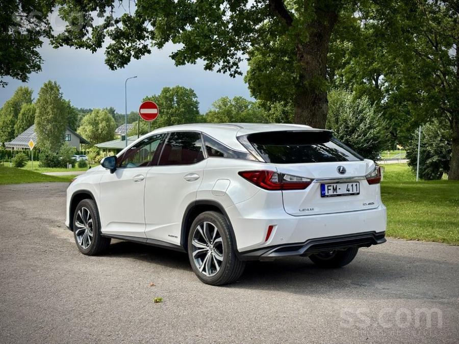 White Lexus RX 2018 in Riga, with an engine capacity of 3.50 L and mileage of 235 thousand km for 26900 €, photo 6 on AUTOMOTO.COM.LV