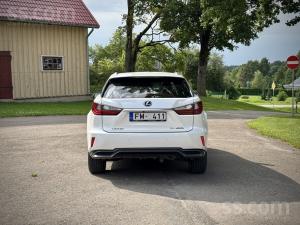 White Lexus RX 2018 in Riga, with an engine capacity of 3.50 L and mileage of 235 thousand km for 26900 €, photo 7 on AUTOMOTO.COM.LV