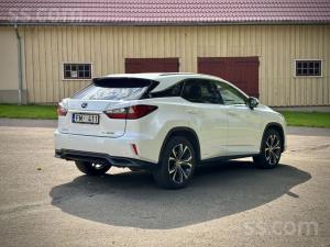 White Lexus RX 2018 in Riga, with an engine capacity of 3.50 L and mileage of 235 thousand km for 26900 €, photo 8 on AUTOMOTO.COM.LV