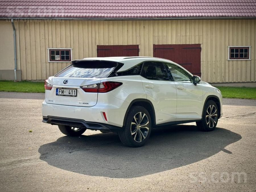 White Lexus RX 2018 in Riga, with an engine capacity of 3.50 L and mileage of 235 thousand km for 26900 €, photo 8 on AUTOMOTO.COM.LV
