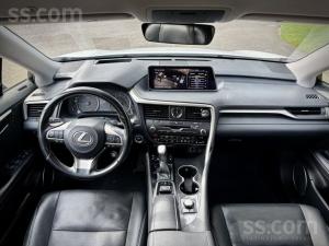White Lexus RX 2018 in Riga, with an engine capacity of 3.50 L and mileage of 235 thousand km for 26900 €, photo 10 on AUTOMOTO.COM.LV