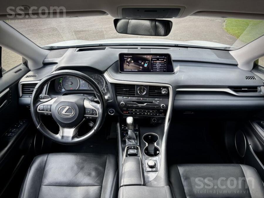 White Lexus RX 2018 in Riga, with an engine capacity of 3.50 L and mileage of 235 thousand km for 26900 €, photo 10 on AUTOMOTO.COM.LV