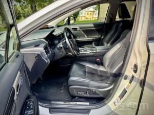 White Lexus RX 2018 in Riga, with an engine capacity of 3.50 L and mileage of 235 thousand km for 26900 €, photo 11 on AUTOMOTO.COM.LV