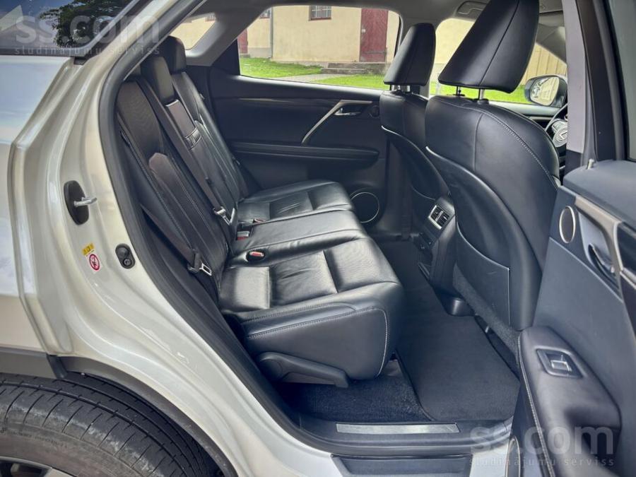 White Lexus RX 2018 in Riga, with an engine capacity of 3.50 L and mileage of 235 thousand km for 26900 €, photo 15 on AUTOMOTO.COM.LV