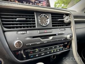 White Lexus RX 2018 in Riga, with an engine capacity of 3.50 L and mileage of 235 thousand km for 26900 €, photo 19 on AUTOMOTO.COM.LV