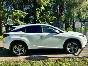Lexus RX 2018 in Tallinn on AUTOMOTO.COM.LV White Lexus RX 2018 in Tallinn, with an engine capacity of 3.50 L and mileage of 258 thousand km for 29500 €, photo 1 on AUTOMOTO.COM.LV