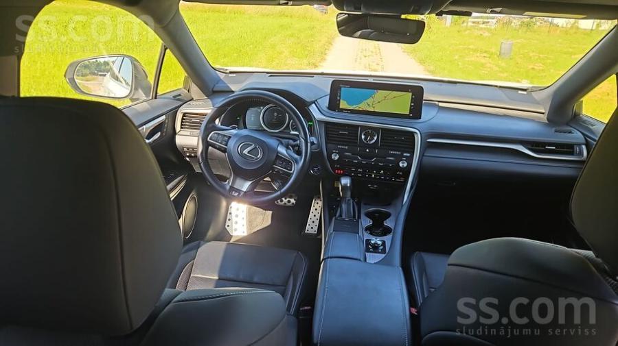 White Lexus RX 2020 in Riga, with an engine capacity of 3.50 L and mileage of 139 thousand km for 46000 €, photo 5 on AUTOMOTO.COM.LV