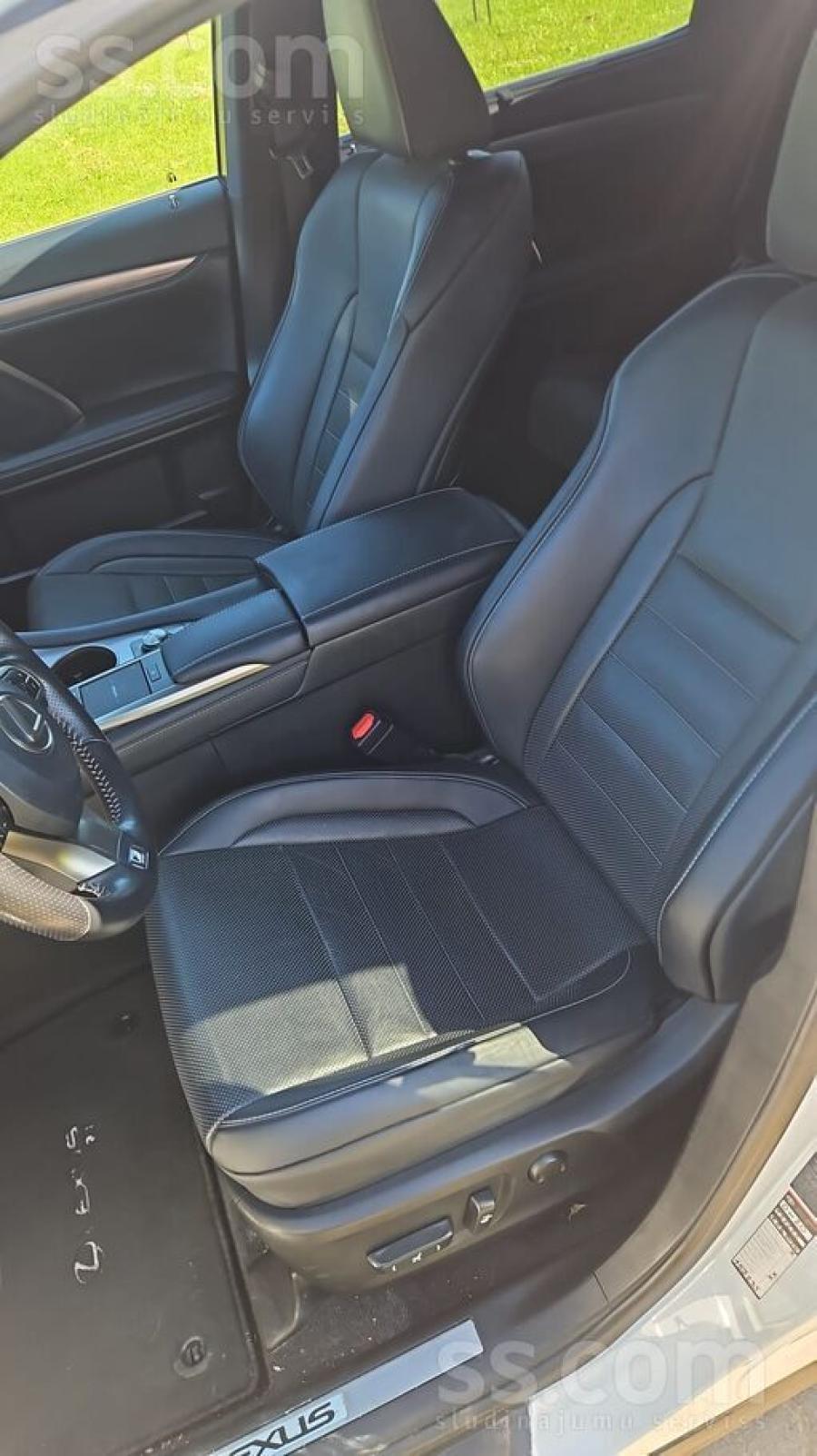 White Lexus RX 2020 in Riga, with an engine capacity of 3.50 L and mileage of 139 thousand km for 46000 €, photo 12 on AUTOMOTO.COM.LV
