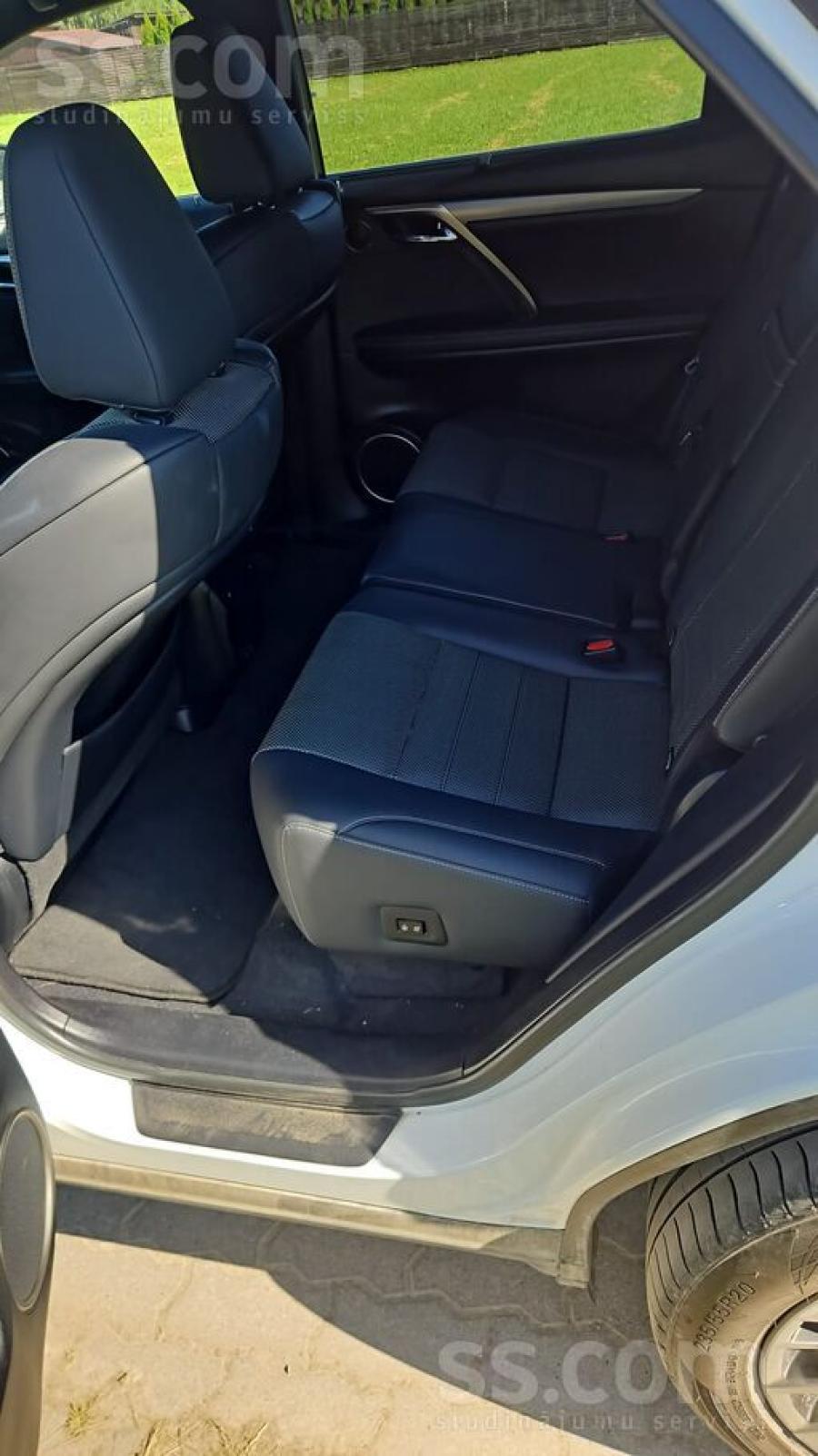 White Lexus RX 2020 in Riga, with an engine capacity of 3.50 L and mileage of 139 thousand km for 46000 €, photo 15 on AUTOMOTO.COM.LV