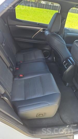 White Lexus RX 2020 in Riga, with an engine capacity of 3.50 L and mileage of 139 thousand km for 46000 €, photo 18 on AUTOMOTO.COM.LV