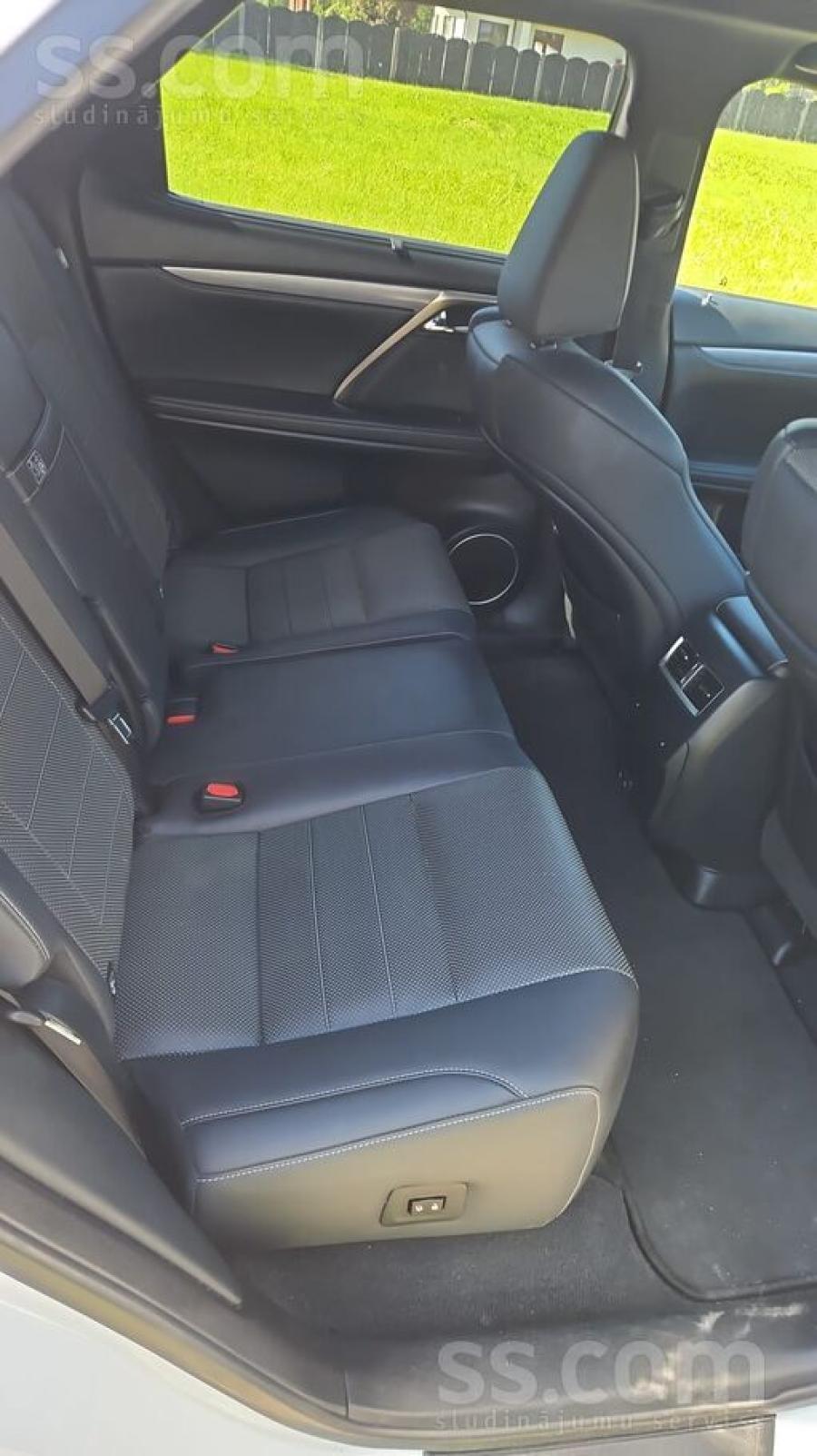 White Lexus RX 2020 in Riga, with an engine capacity of 3.50 L and mileage of 139 thousand km for 46000 €, photo 18 on AUTOMOTO.COM.LV