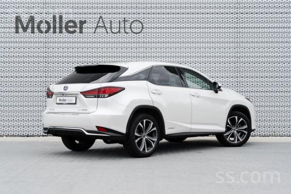 White Lexus RX 2020 in Riga, with an engine capacity of 3.50 L and mileage of 59 thousand km for 41500 €, photo 4 on AUTOMOTO.COM.LV