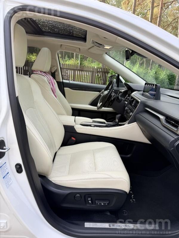 White Lexus RX 2020 in Jurmala, with an engine capacity of 3.50 L and mileage of 159 thousand km for 36500 €, photo 6 on AUTOMOTO.COM.LV