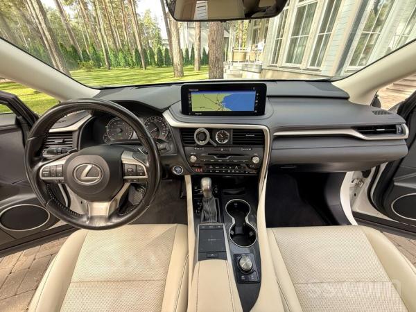 White Lexus RX 2020 in Jurmala, with an engine capacity of 3.50 L and mileage of 159 thousand km for 36500 €, photo 8 on AUTOMOTO.COM.LV