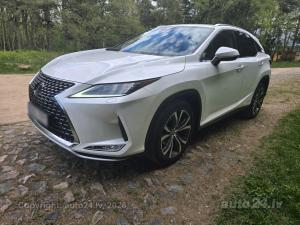 White Lexus RX 2021 in Tallinn, with an engine capacity of 3.50 L and mileage of 72 thousand km for 51800 €, photo 3 on AUTOMOTO.COM.LV