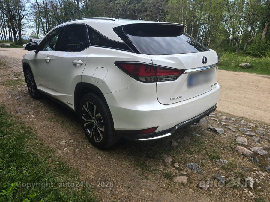 White Lexus RX 2021 in Tallinn, with an engine capacity of 3.50 L and mileage of 72 thousand km for 51800 €, photo 4 on AUTOMOTO.COM.LV