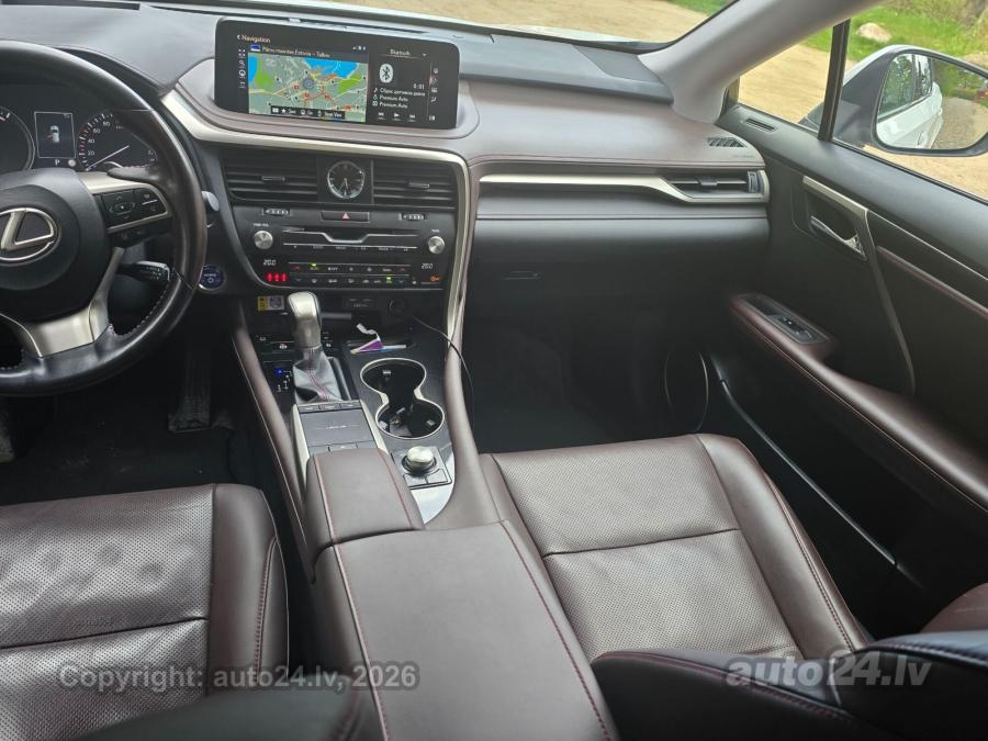 White Lexus RX 2021 in Tallinn, with an engine capacity of 3.50 L and mileage of 72 thousand km for 51800 €, photo 15 on AUTOMOTO.COM.LV