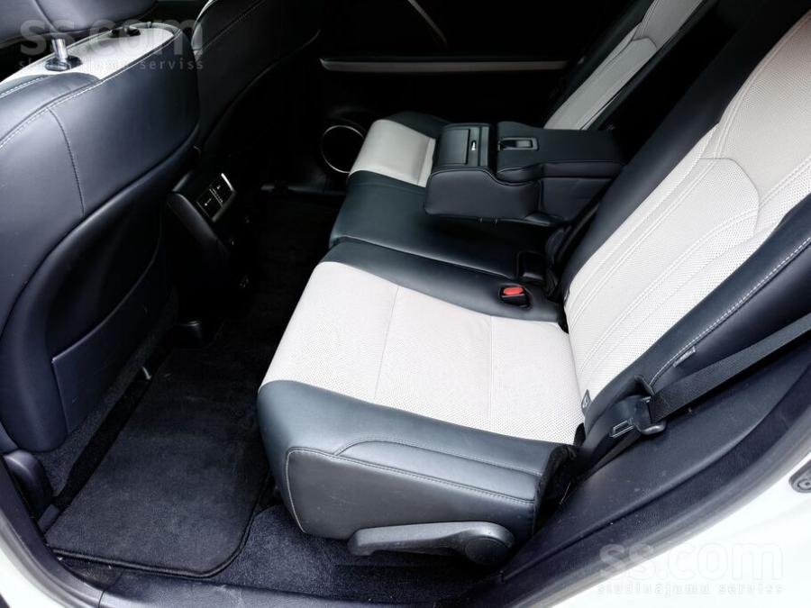 Balts Lexus RX 2022 Rīga, ar dzinēja tilpumu 3.50 L un nobraukumu 34 tūkst. km par 55000 €, foto 24 vietnē AUTOMOTO.COM.LV