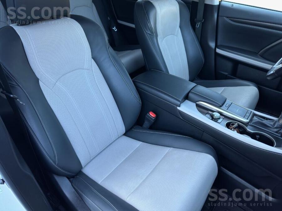 Balts Lexus RX 2022 Rīga, ar dzinēja tilpumu 3.50 L un nobraukumu 35 tūkst. km par 61900 €, foto 7 vietnē AUTOMOTO.COM.LV