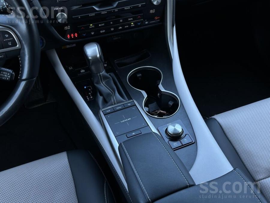 Balts Lexus RX 2022 Rīga, ar dzinēja tilpumu 3.50 L un nobraukumu 35 tūkst. km par 61900 €, foto 10 vietnē AUTOMOTO.COM.LV
