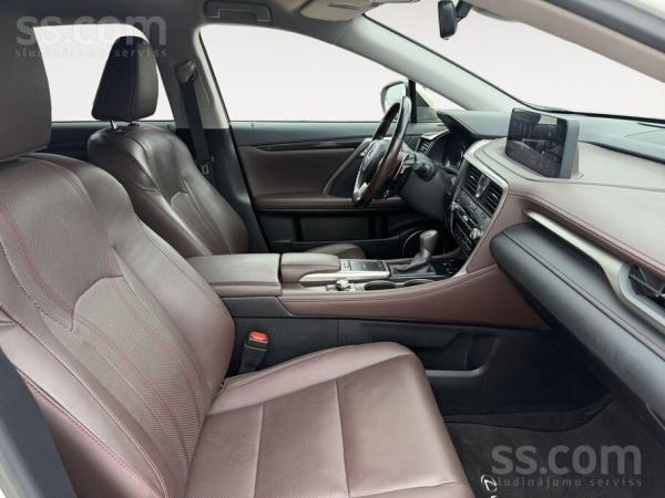 White Lexus RX 2022 in Riga, with an engine capacity of 3.50 L and mileage of 44 thousand km for 43700 €, photo 6 on AUTOMOTO.COM.LV