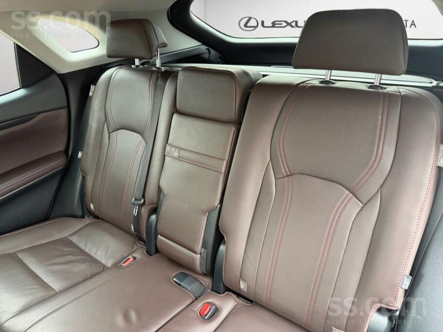 White Lexus RX 2022 in Riga, with an engine capacity of 3.50 L and mileage of 44 thousand km for 43700 €, photo 9 on AUTOMOTO.COM.LV