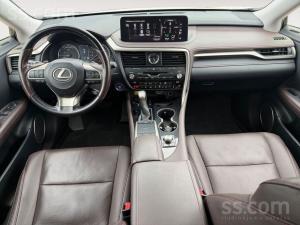 White Lexus RX 2022 in Riga, with an engine capacity of 3.50 L and mileage of 44 thousand km for 43700 €, photo 13 on AUTOMOTO.COM.LV
