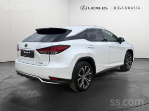 White Lexus RX 2022 in Riga, with an engine capacity of 3.50 L and mileage of 44 thousand km for 43700 €, photo 3 on AUTOMOTO.COM.LV