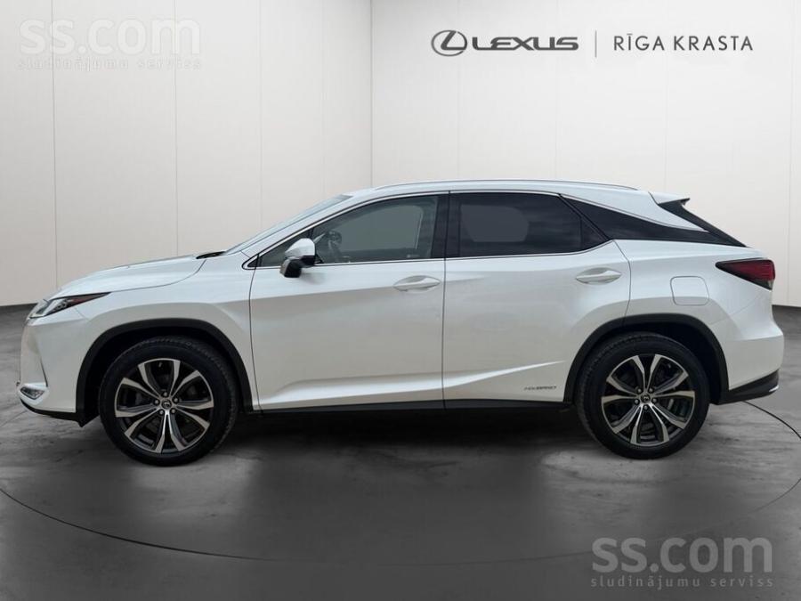 White Lexus RX 2022 in Riga, with an engine capacity of 3.50 L and mileage of 44 thousand km for 43700 €, photo 4 on AUTOMOTO.COM.LV